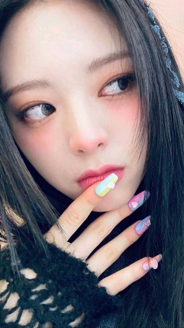 Kpopper လေးတွေ လိုက်ဆိုးနိုင်မယ့် Kpop Idol အချို့ရဲ့ ချစ်စရာလက်သည