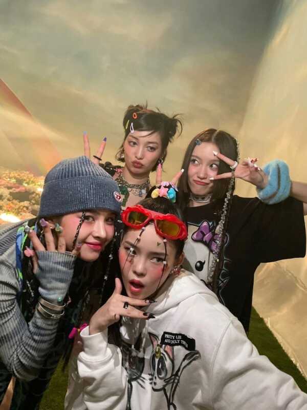 Y2K ဖက်ရှင်ကို စိတ်ဝင်စားတဲ့သူတွေအတွက် XG အဖွဲ့ဝင်တွေရဲ့ Y2K ဖက်ရှင ...